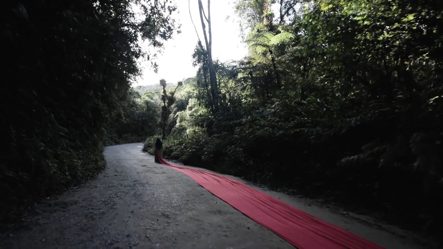 Como água que sobre a água corresse - Primeiro Plano